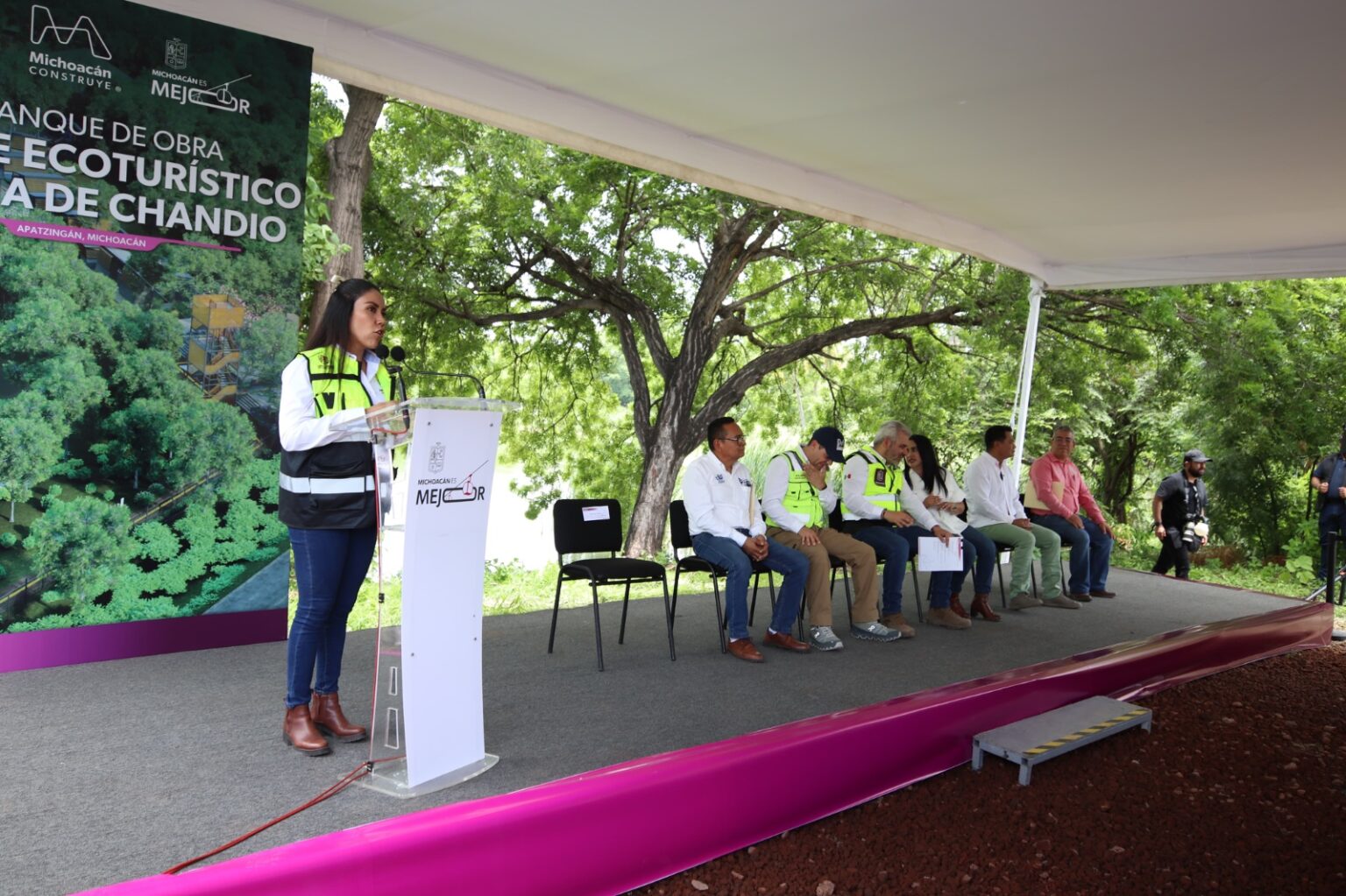 Alfredo Ramirez Bedolla y Fanny Arreola dan arranque a la obra del ...